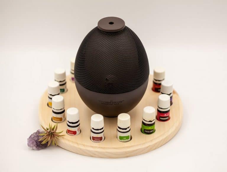 10 STYLISH WAYS TO ORGANIZE AND DISPLAY ESSENTIAL OILS ...