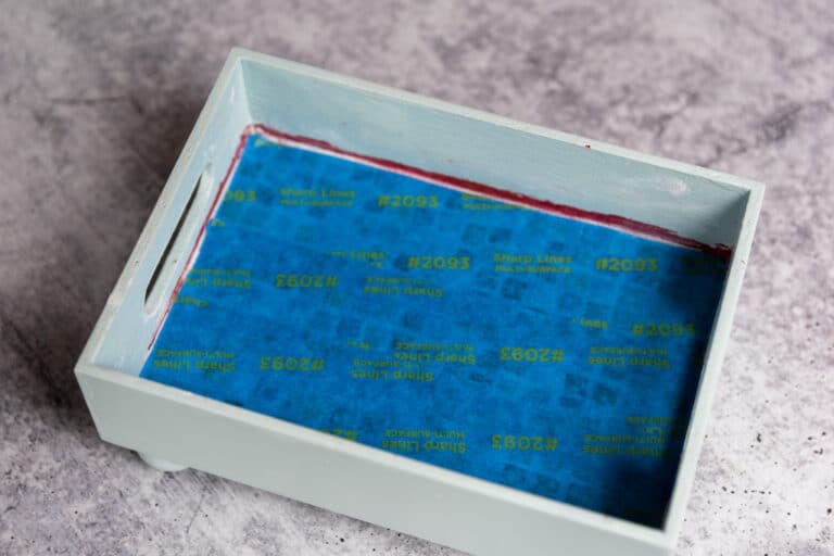 HOW TO CREATE AN ADORABLE MOSAIC TILE TRAY - thewittygrittylife.com